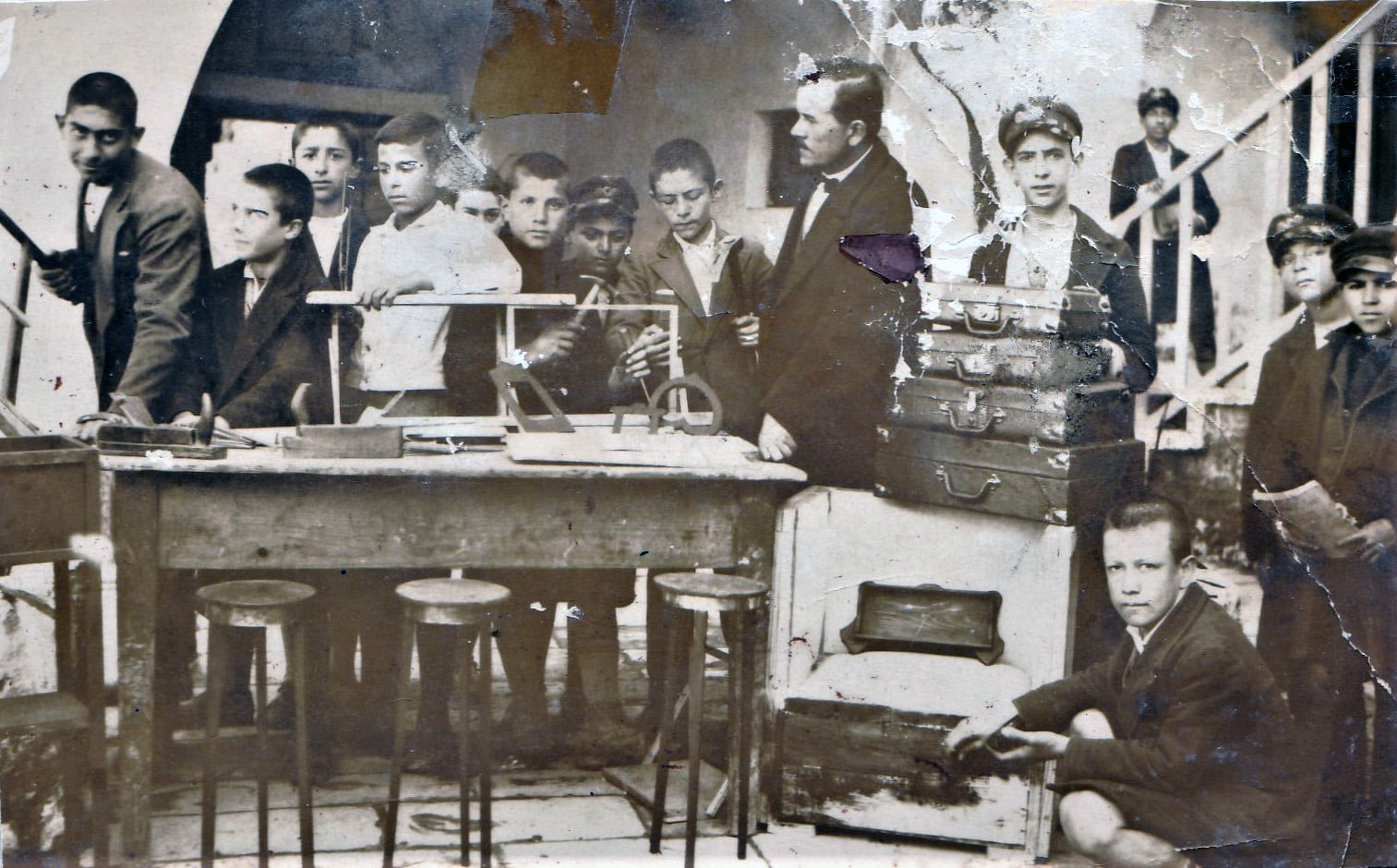 ΤΟ ΟΡΦΑΝΟΤΡΟΦΕΙΟ - ΟΙΚΟΤΡΟΦΕΙΟ ΑΡΤΗΣ - Δόξες Αγήραντες του ...