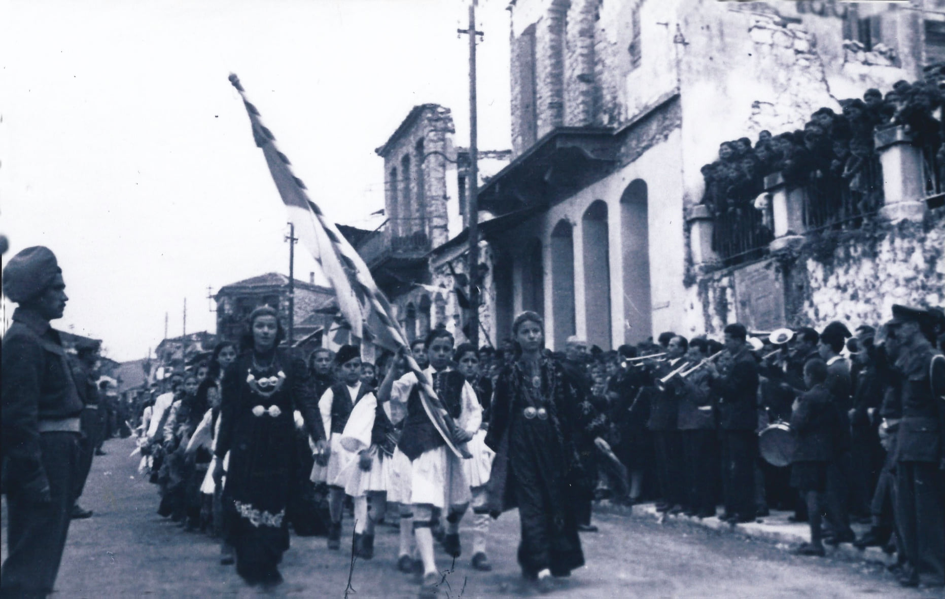 Η ΠΑΡΕΛΑΣΗ ΤΗΣ 25ης ΜΑΡΤΙΟΥ ΣΤΗΝ ΑΡΤΑ ΜΕΤΑ ΤΟΝ ΠΟΛΕΜΟ ΤΟΥ 1940 - Δόξες ...
