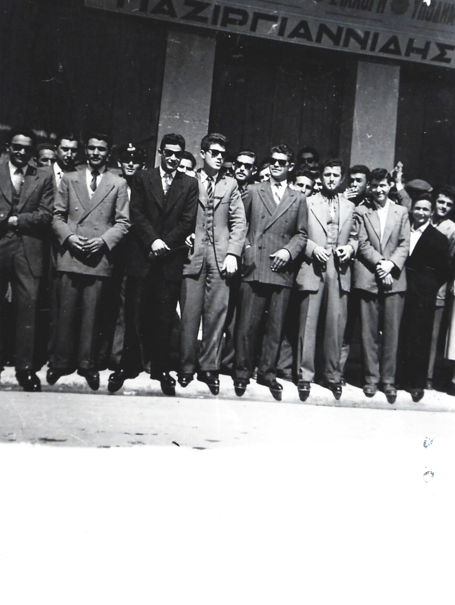25 ΜΑΡΤΙΟΥ 1955 - Περιμένοντας την παρέλαση... - Δόξες Αγήραντες του ...