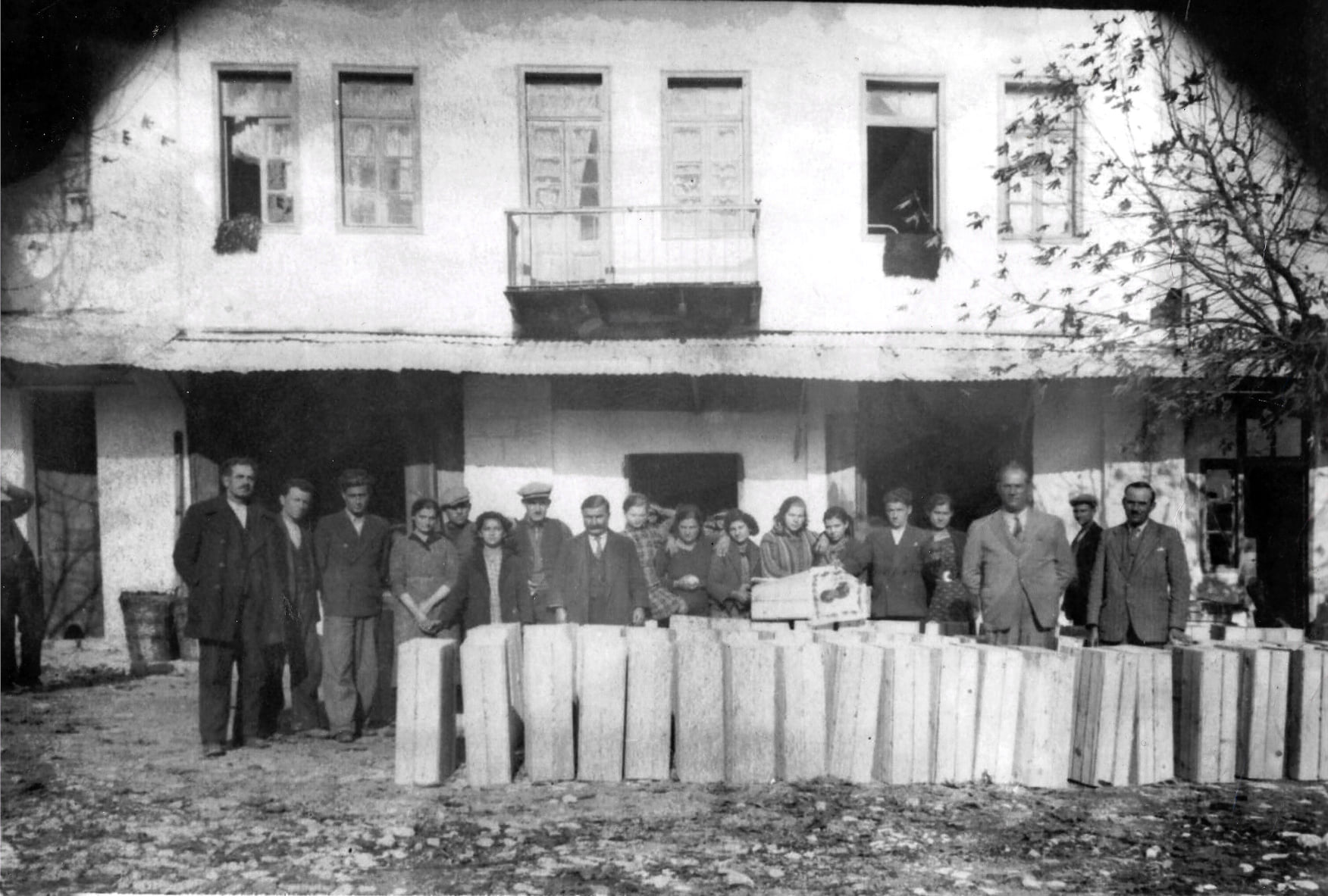 Συσκευάζοντας προιόντα για μεταφορά.... - Δόξες Αγήραντες του ...