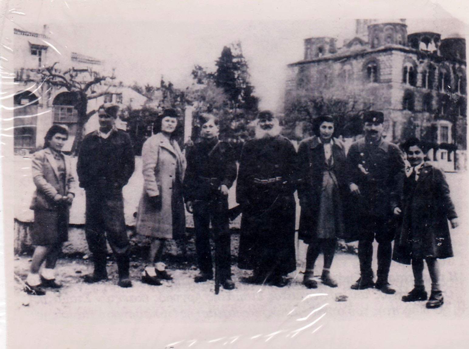 Αντάρτες & αντάρτισσες ΕΠΟΝ - ΕΛΑΣ στην πλατεία Σκουφά - Δόξες ...