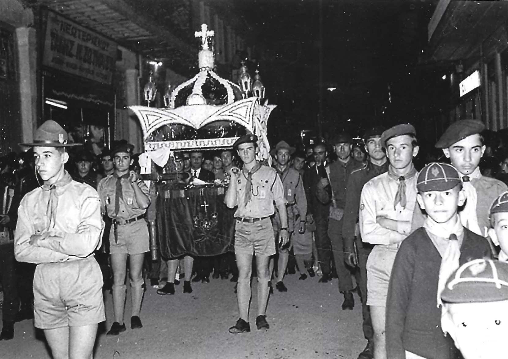 Από τη Μεγάλη Παρασκευή του 1965 - Δόξες Αγήραντες του ΔεσποτάτουΔόξες ...