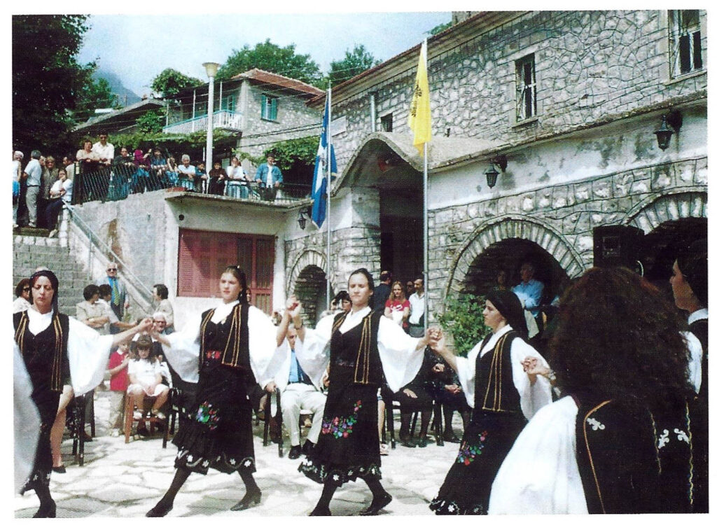 Από τα αποκαλυπτήρια του μνημείου για τον Άνθιμο Αργυρόπουλο στα ...