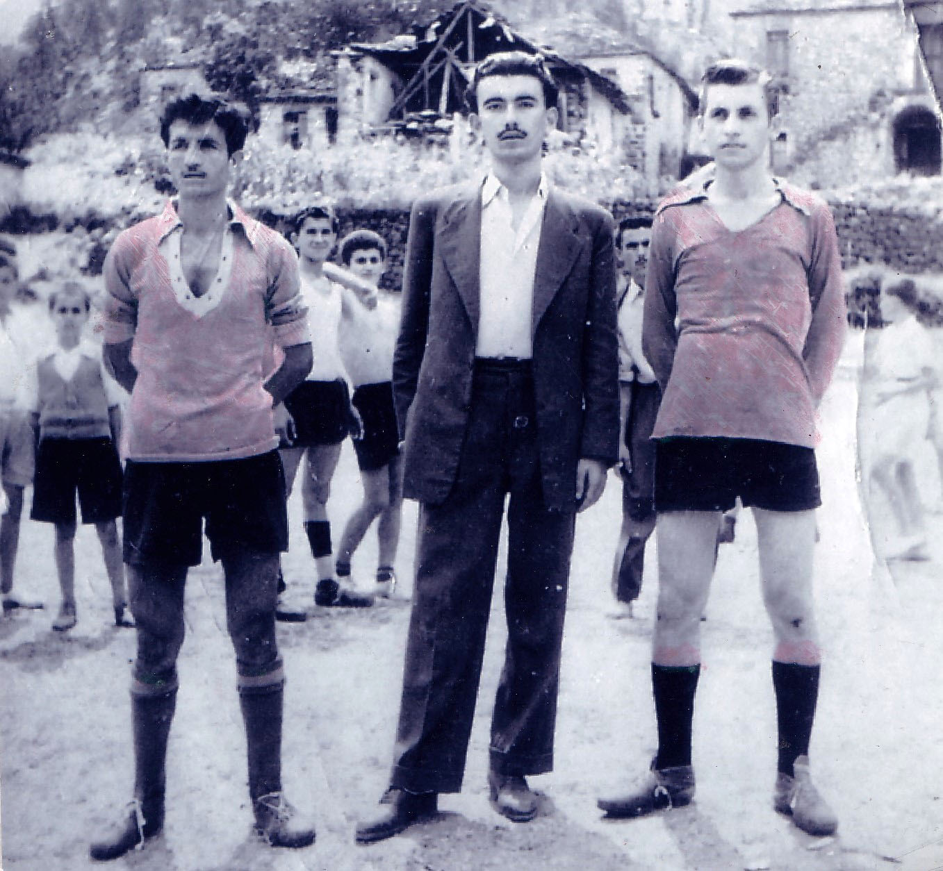 1953 – Στους Μελισσουργούς - Δόξες Αγήραντες του ΔεσποτάτουΔόξες ...